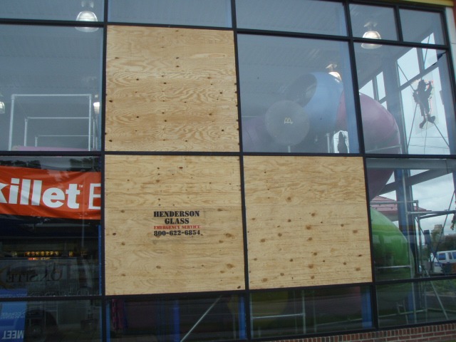 Emergency board up Washington DC - Emergency Glass Board Up